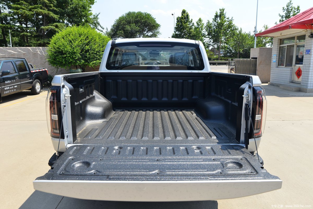 【图】江铃 大道 追光者 至尊款 2.3T汽油 180马力 自动四驱 标轴双排皮卡_实拍图片_1697685_卡车之家