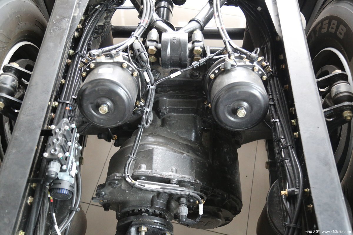 【图】陕汽重卡 德龙X6000 菁英版 610马力 6X4 AMT自动档牵引车(国六)(SX4259GE4Q3)_实拍图片_1702547_卡车之家