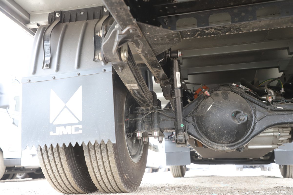 【图】江铃 乐行E路达 快递物流版 4.5T 4.2米单排纯电动厢式轻卡(JX5044XXYTGB2BEV)100.46kWh_实拍图片_1704266_卡车之家