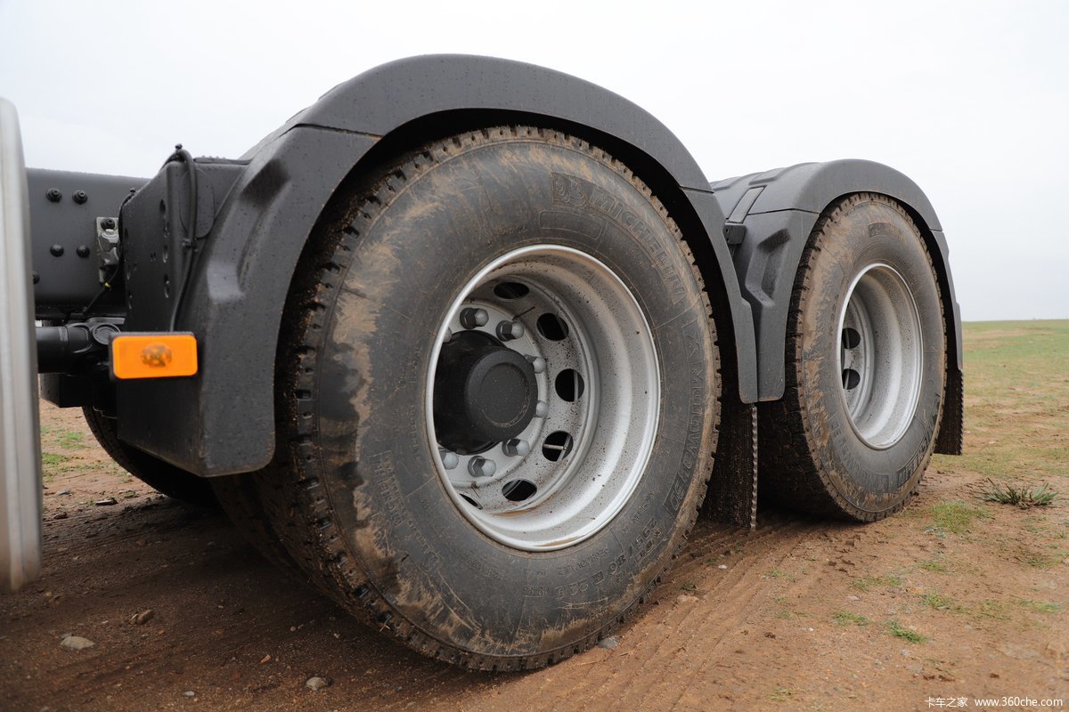 【图】沃尔沃 新FH重卡 高效版 460马力 6X4 自动挡牵引车(国六)_实拍图片_1705089_卡车之家