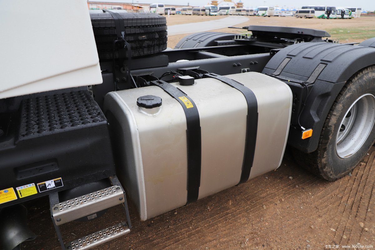 【图】沃尔沃 新FH重卡 高效版 460马力 6X4 自动挡牵引车(国六)_实拍图片_1705089_卡车之家