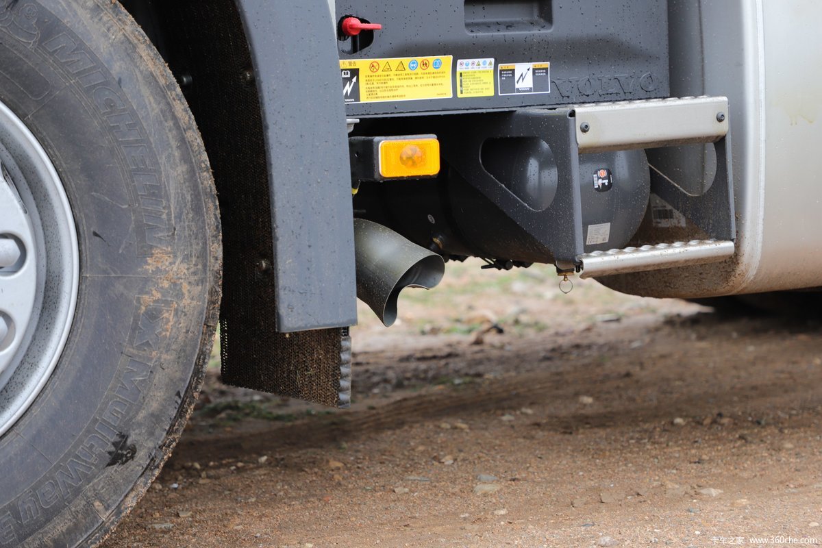 【图】沃尔沃 新FH重卡 高效版 460马力 6X4 自动挡牵引车(国六)_实拍图片_1705089_卡车之家