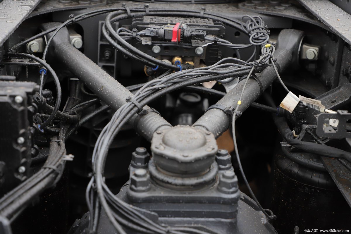 【图】沃尔沃 新FH重卡 高效版 460马力 6X4 自动挡牵引车(国六)_实拍图片_1705089_卡车之家