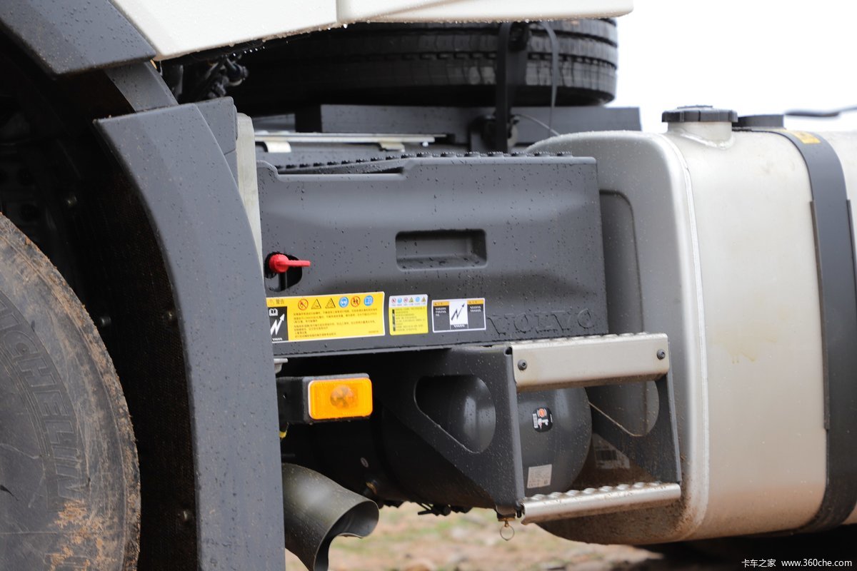 【图】沃尔沃 新FH重卡 高效版 460马力 6X4 自动挡牵引车(国六)_实拍图片_1705089_卡车之家