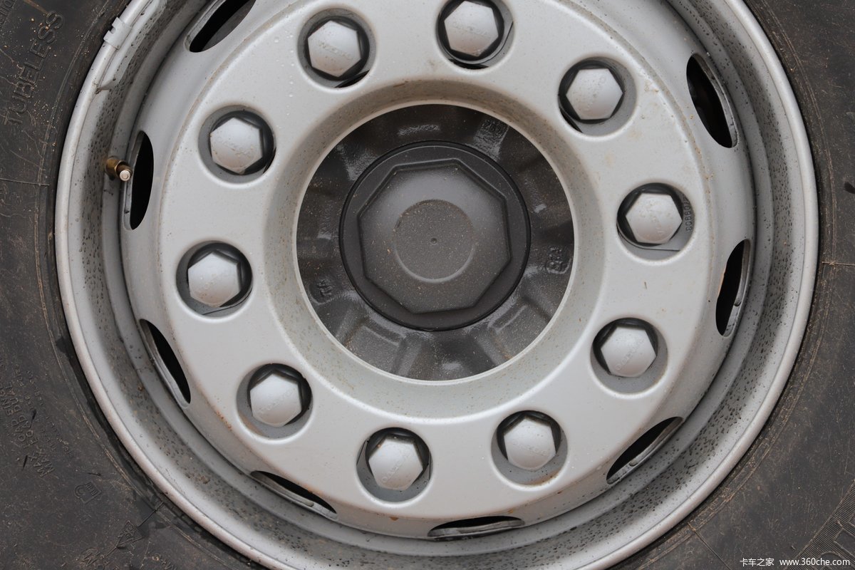 【图】沃尔沃 新FH重卡 高效版 460马力 6X4 自动挡牵引车(国六)_实拍图片_1705089_卡车之家