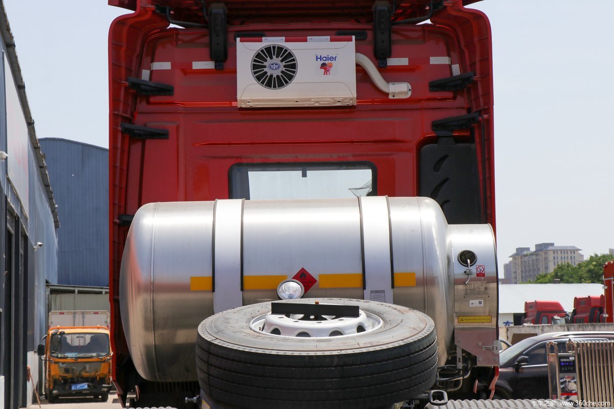 【图】青岛解放 JH6重卡 领航版 四季款 530马力 6X4 LNG牵引车(CA4259P25K15T1NE6A80)_实拍图片_1705921_卡车之家