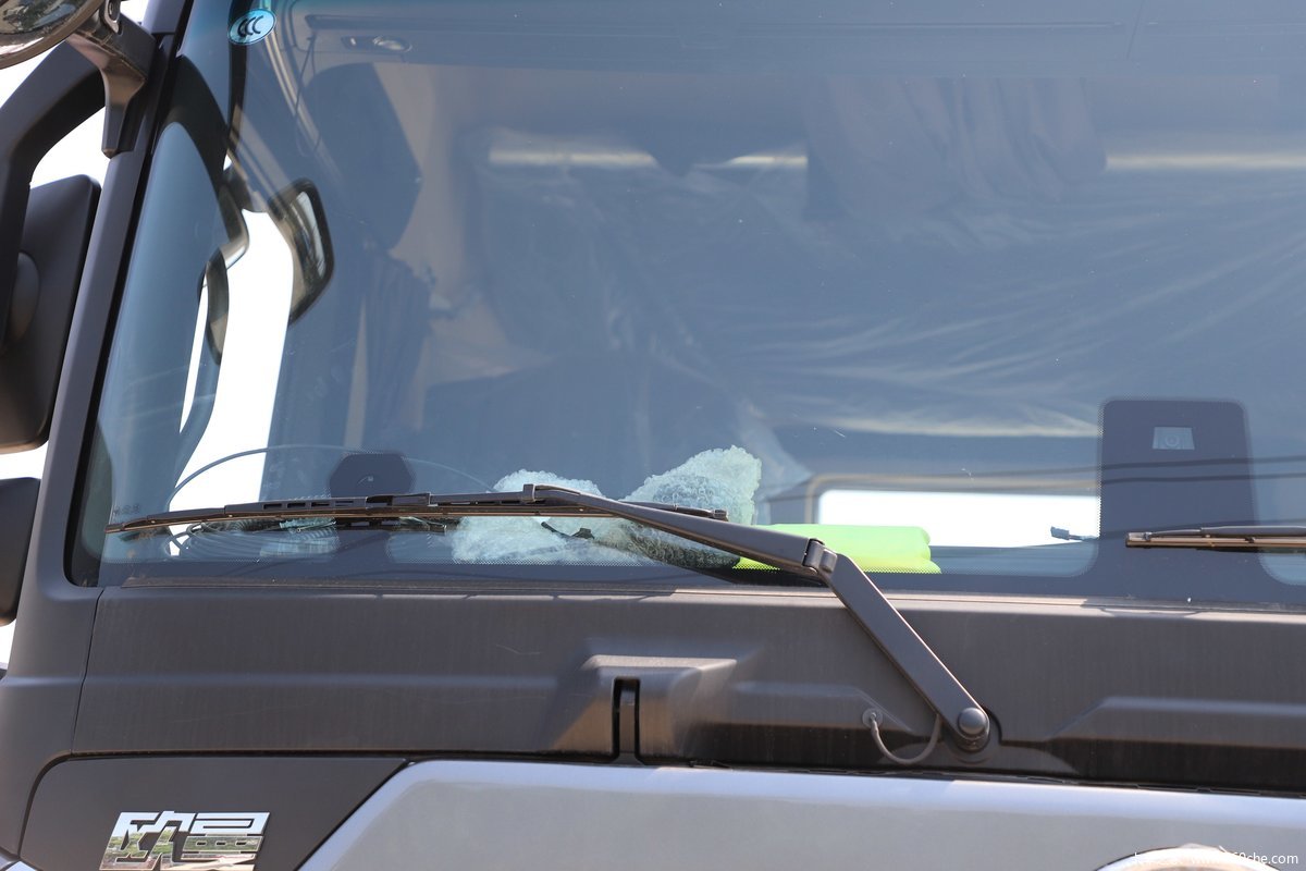 【图】福田 欧曼银河 穿越版 660马力 6X4 AMT自动档牵引车(BJ4259Y6DHL-11)_实拍图片_1708336_卡车之家