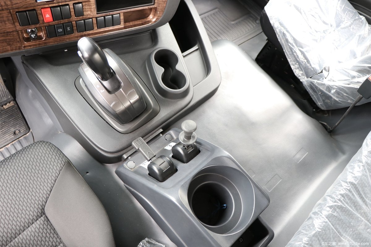 【图】庆铃 五十铃巨咖VC66 520马力 6X4 牵引车(国六)(QL4250KJNH)_实拍图片_1710076_卡车之家