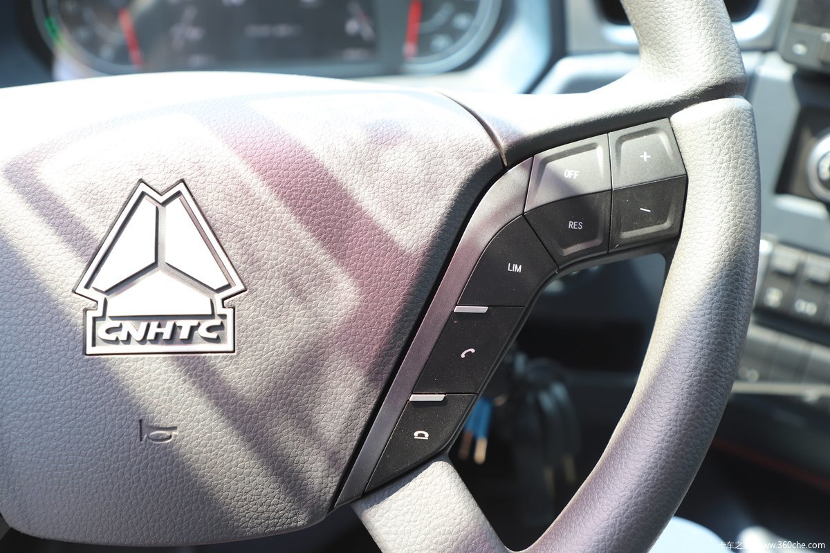 【图】中国重汽 黄河 X7重卡 610马力 6X4 AMT自动档牵引车(ZZ4257Y344XF1)_实拍图片_1714735_卡车之家