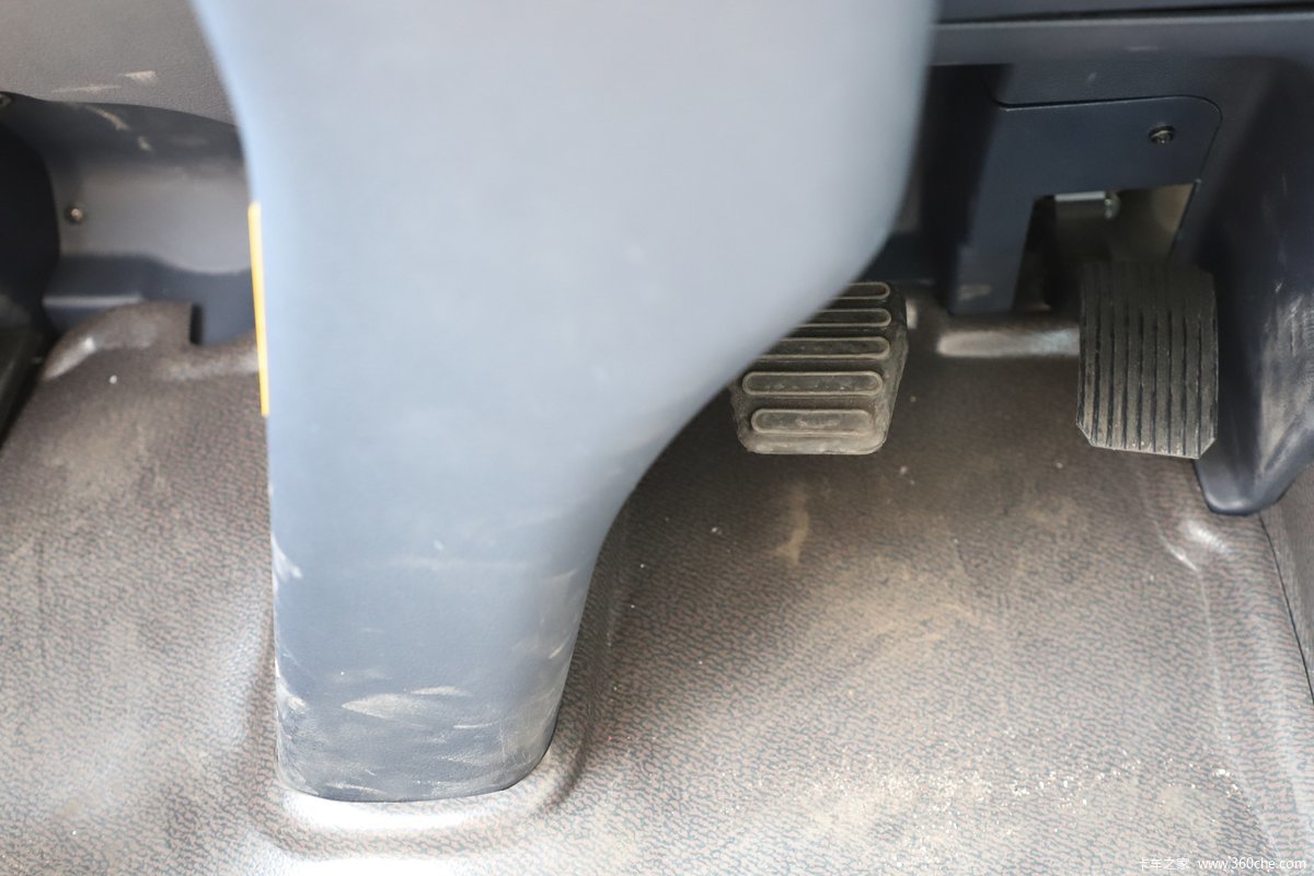 【图】中国重汽 黄河 X7重卡 610马力 6X4 AMT自动档牵引车(ZZ4257Y344XF1)_实拍图片_1714735_卡车之家