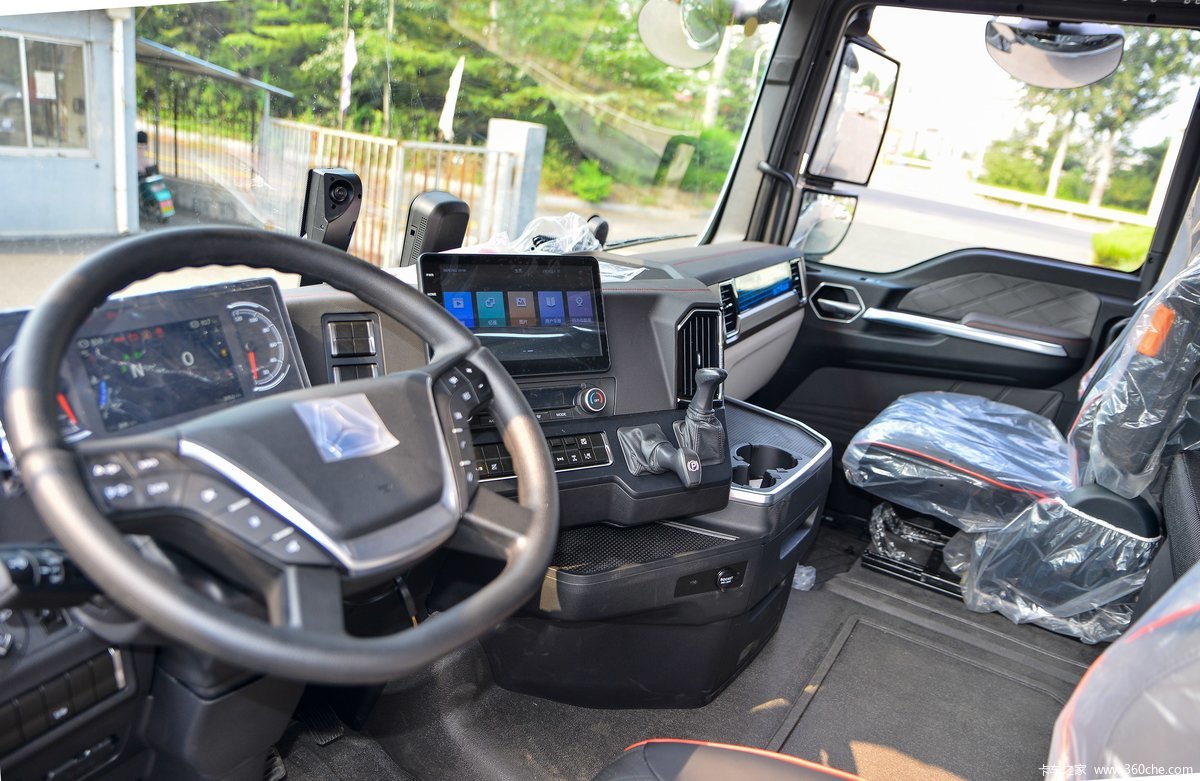 【图】中国重汽 汕德卡SITRAK G7S重卡 530马力 6X4 LNG自动档牵引车(国六)(ZZ4256V384HF1LB)_实拍图片 ...