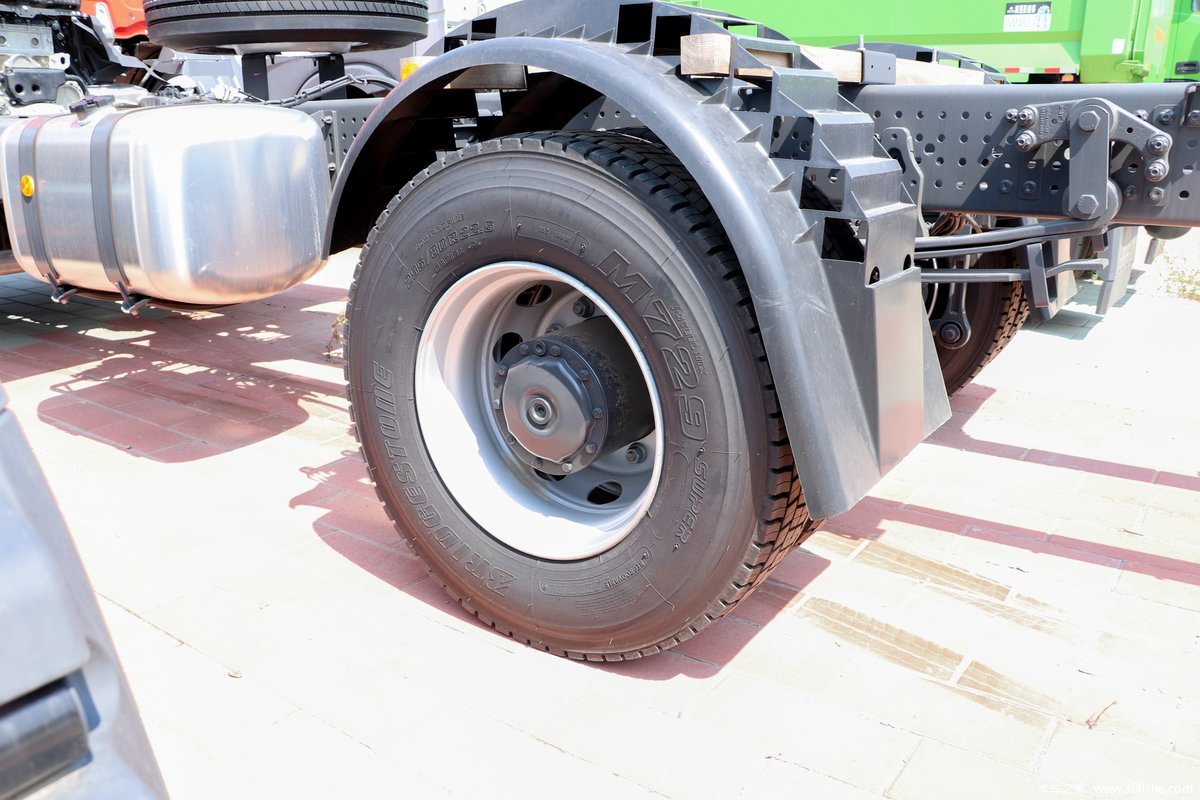 【图】奔驰 Arocs 1833 4X2 消防车底盘(国六)_实拍图片_1731864_卡车之家