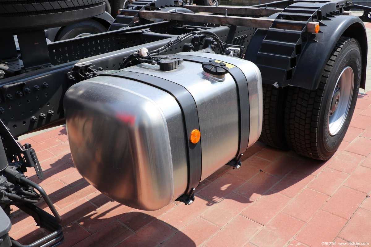 【图】奔驰 Arocs 1833 4X2 消防车底盘(国六)_实拍图片_1731864_卡车之家