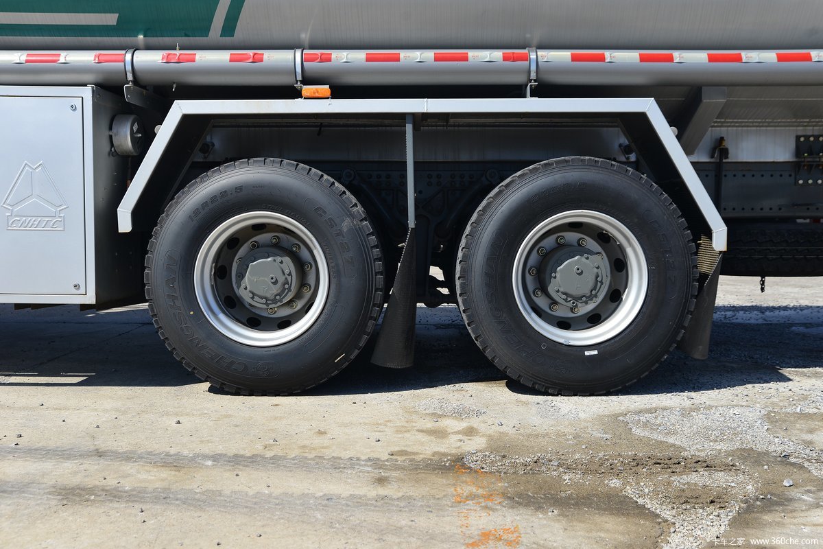 【图】中国重汽 HOWO TX 350马力 6X4 运油车(绿叶牌)(JYJ5267GYYF2)_实拍图片_1740844_卡车之家