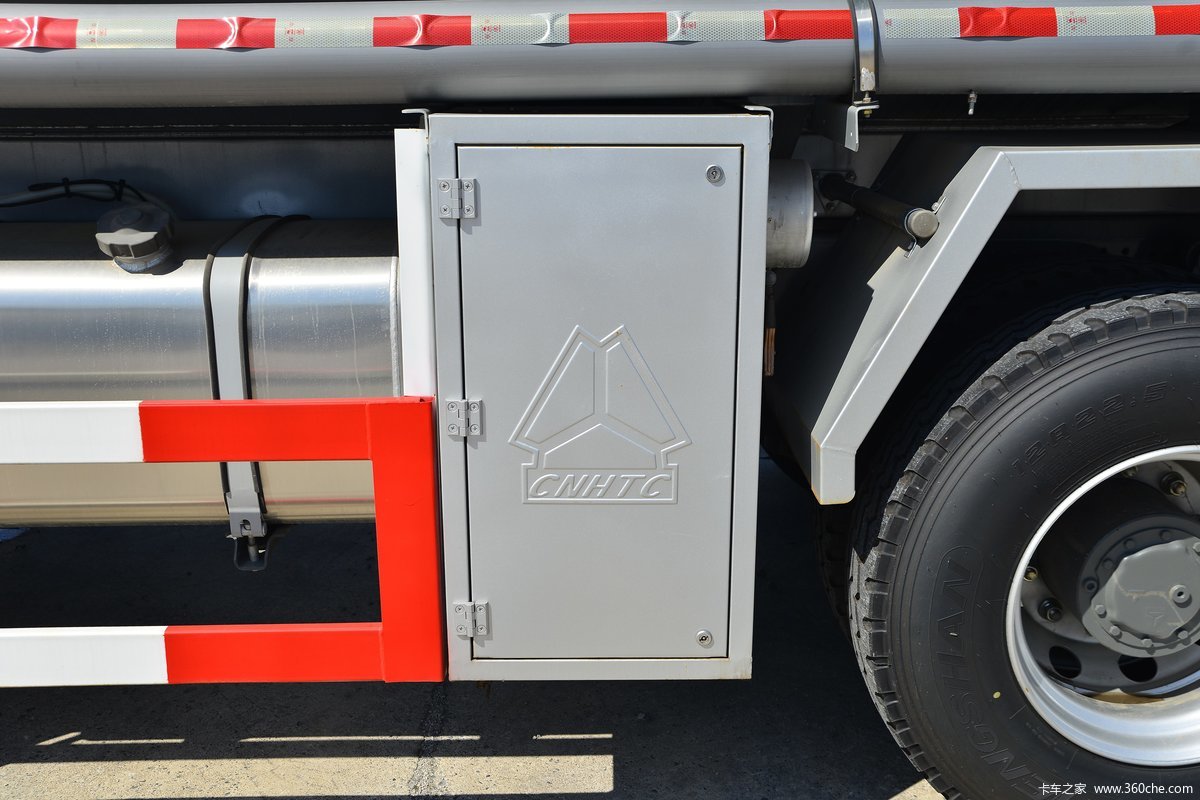 【图】中国重汽 HOWO TX 350马力 6X4 运油车(绿叶牌)(JYJ5267GYYF2)_实拍图片_1740844_卡车之家
