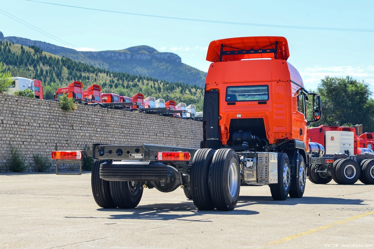 【图】中国重汽 HOWO TX 350马力 6X2 7.8米厢式载货车(ZZ5257XXYN56CGF1)_实拍图片_1741785_卡车之家