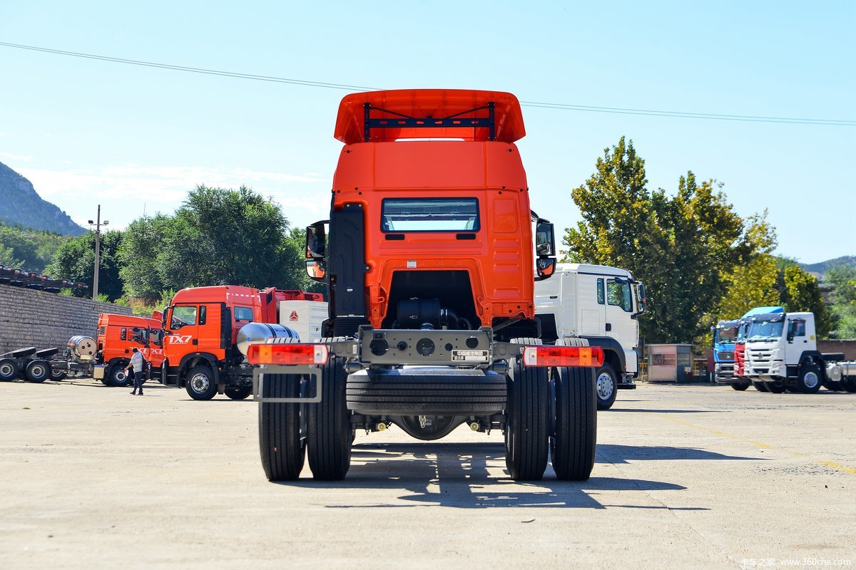 【图】中国重汽 HOWO TX 350马力 6X2 7.8米厢式载货车(ZZ5257XXYN56CGF1)_实拍图片_1741785_卡车之家