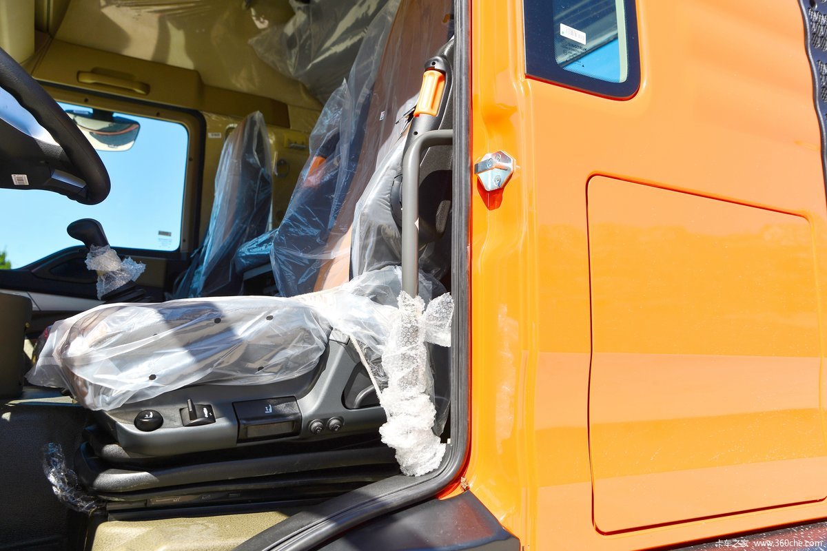 【图】中国重汽 HOWO TX 350马力 6X2 7.8米厢式载货车(ZZ5257XXYN56CGF1)_实拍图片_1741862_卡车之家