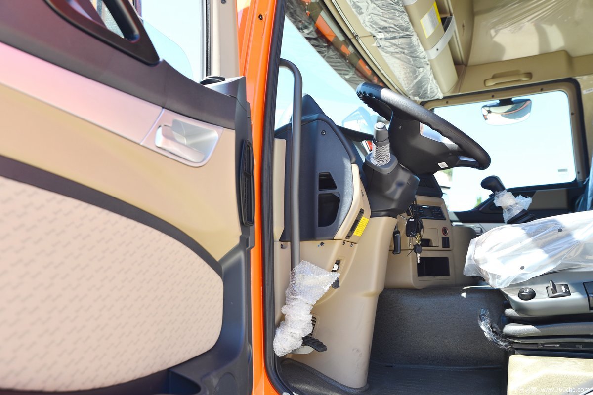 【图】中国重汽 HOWO TX 350马力 6X2 7.8米厢式载货车(ZZ5257XXYN56CGF1)_实拍图片_1741862_卡车之家