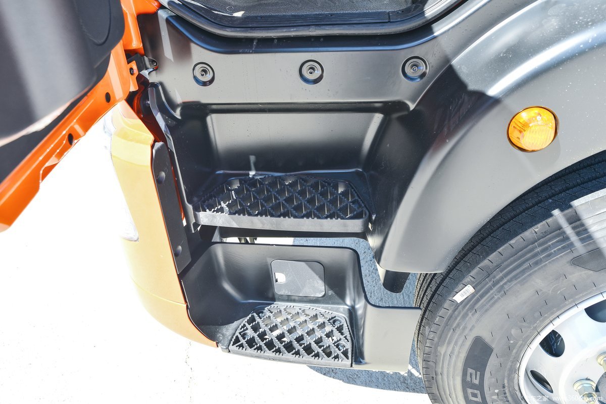 【图】中国重汽 HOWO TX 350马力 6X2 7.8米厢式载货车(ZZ5257XXYN56CGF1)_实拍图片_1741862_卡车之家