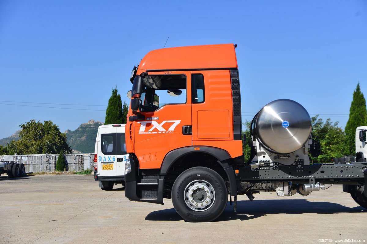 【图】中国重汽 HOWO TX7重卡 480马力 6X4 LNG牵引车(ZZ4257V384HF1LB1)_实拍图片_1742176_卡车之家