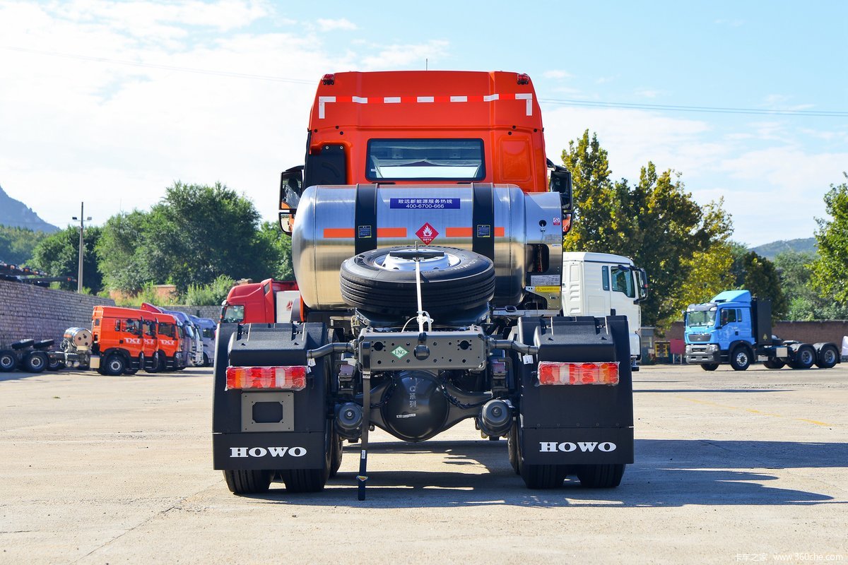 【图】中国重汽 HOWO TX7重卡 480马力 6X4 LNG牵引车(ZZ4257V384HF1LB1)_实拍图片_1742200_卡车之家