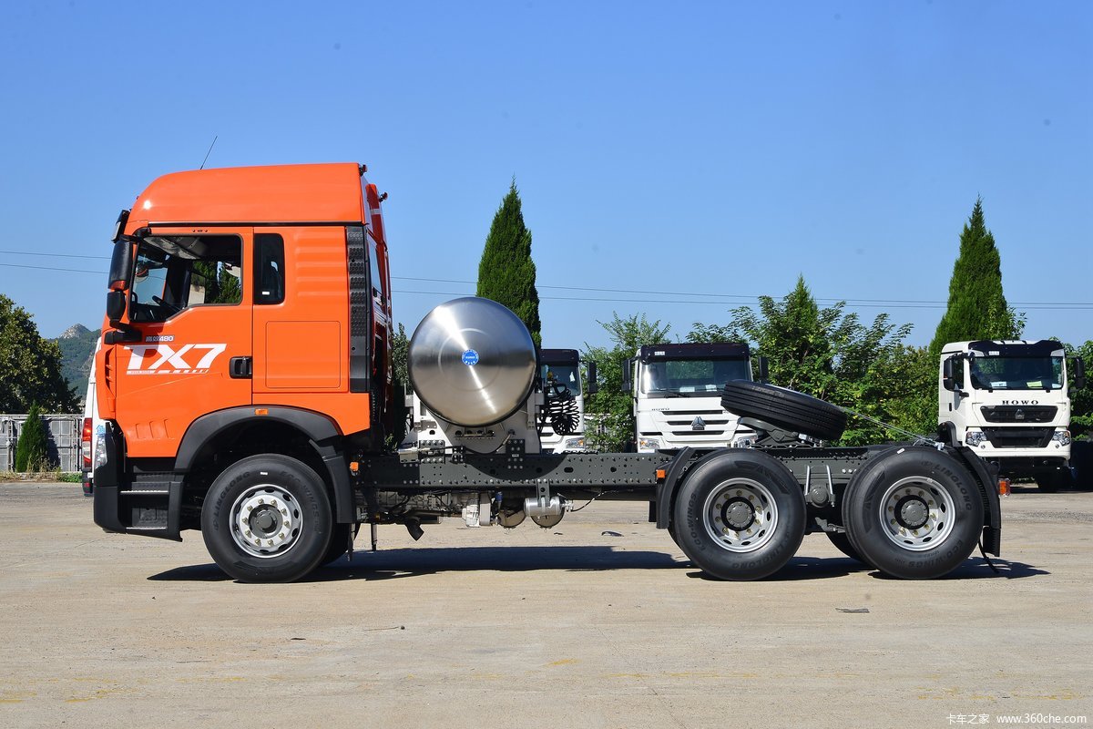 【图】中国重汽 HOWO TX7重卡 480马力 6X4 LNG牵引车(ZZ4257V384HF1LB1)_实拍图片_1742207_卡车之家