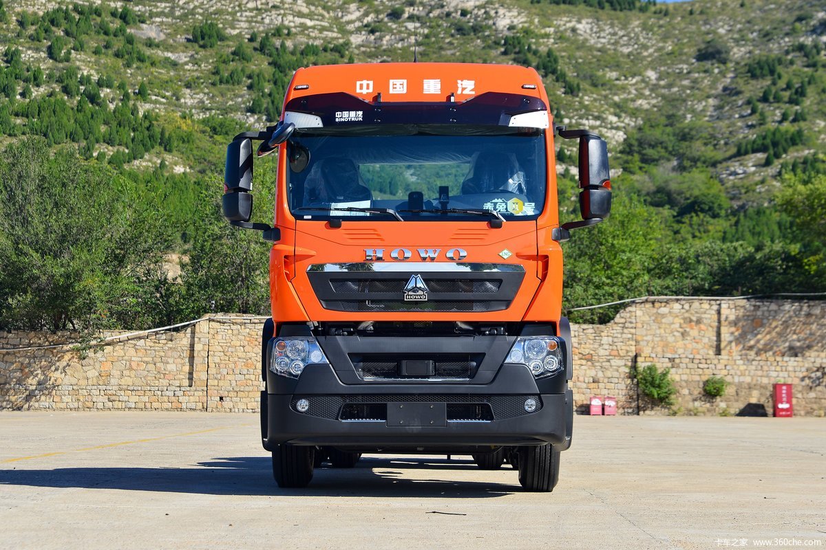 【图】中国重汽 HOWO TX7重卡 480马力 6X4 LNG牵引车(ZZ4257V384HF1LB1)_实拍图片_1742207_卡车之家