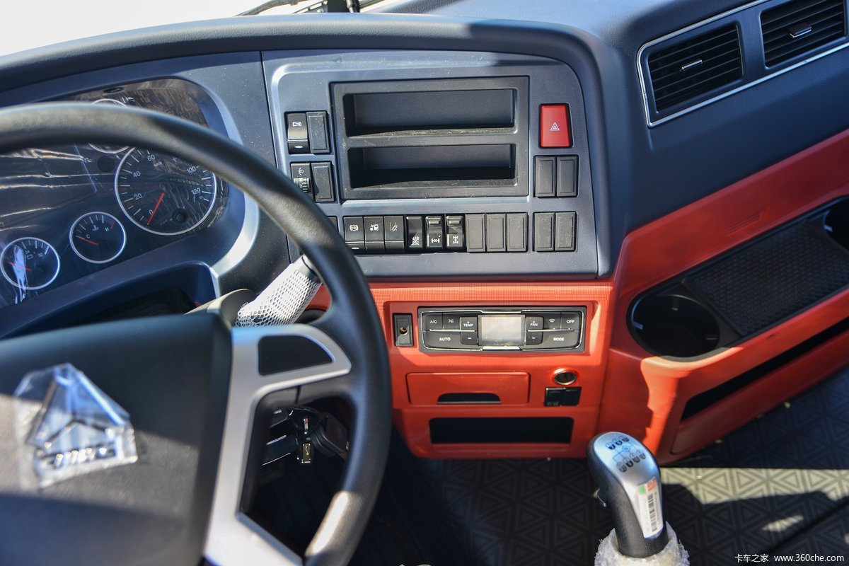 【图】中国重汽 HOWO TX7重卡 480马力 6X4 LNG牵引车(ZZ4257V384HF1LB1)_实拍图片_1742256_卡车之家