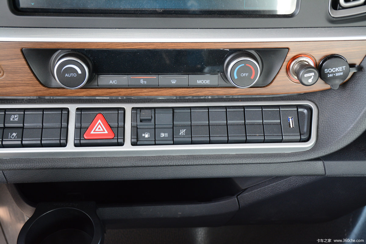 【图】中国重汽 HOWO TH7重卡 570马力 6X4 AMT自动挡牵引车(国六)(ZZ4257V324HF1B)_实拍图片_1748682 ...