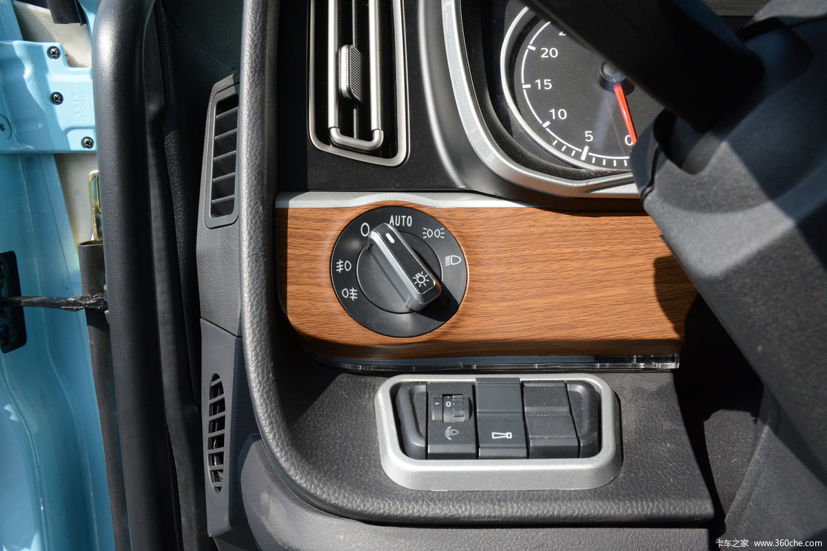 【图】中国重汽 HOWO TH7重卡 570马力 6X4 AMT自动挡牵引车(国六)(ZZ4257V324HF1B)_实拍图片_1748701 ...