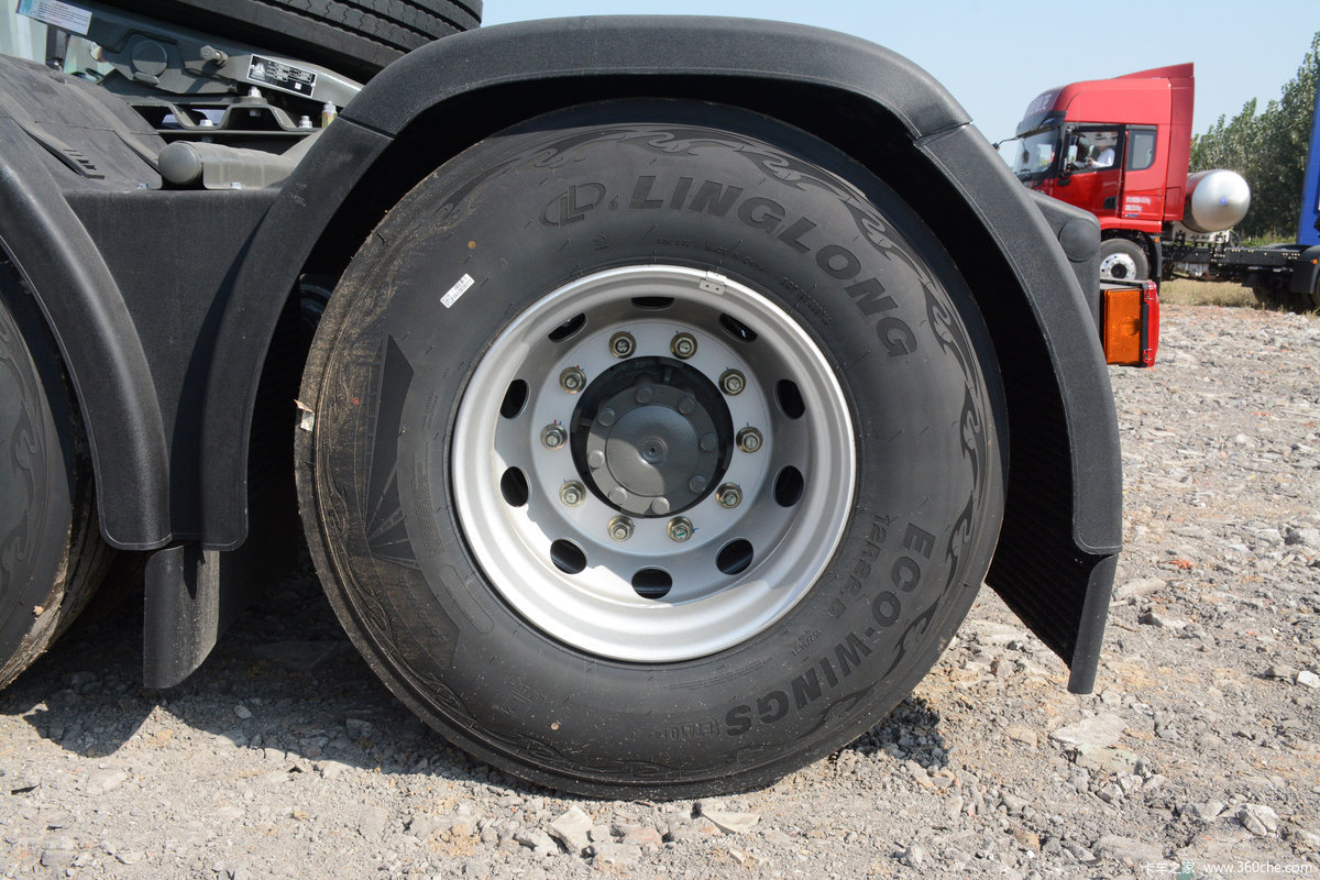 【图】中国重汽 HOWO TH7重卡 570马力 6X4 AMT自动挡牵引车(国六)_实拍图片_1748764_卡车之家