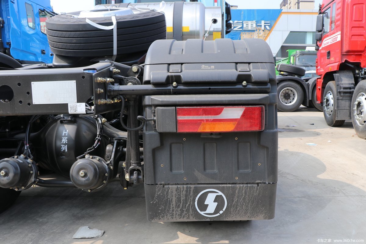 【图】陕汽重卡 德龙X6000 菁英版 530马力 6X4 LNG自动档牵引车(SX4189GD1Q2)_实拍图片_1749609_卡车之家