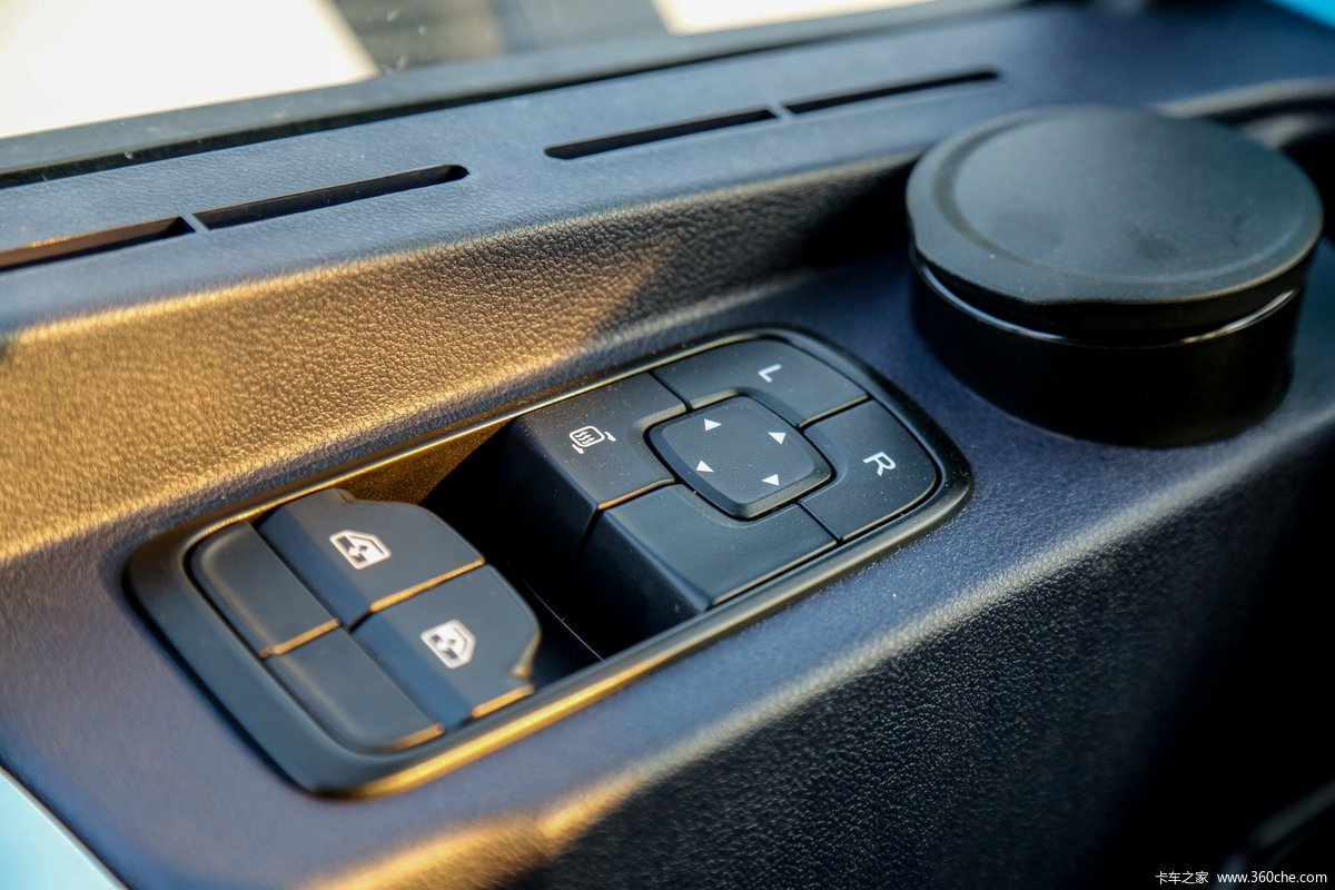 【图】三一重卡 江山SE 6X4 换电式纯电动牵引车(HQC42503SWSEV2)388kWh_实拍图片_1753653_卡车之家