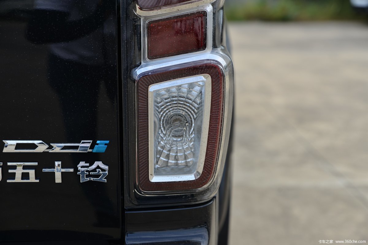 【图】江西五十铃 D-MAX V-CROSS 2023款 畅领型 1.9T柴油 177马力 四驱自动 双排皮卡_实拍图片_1754584_卡车之家