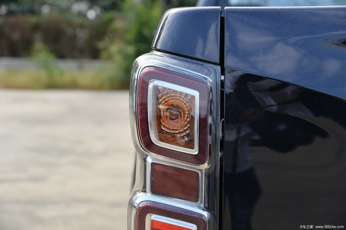 【图】江西五十铃 D-MAX V-CROSS 2023款 畅领型 1.9T柴油 177马力 四驱自动 双排皮卡_实拍图片_1754584_卡车之家