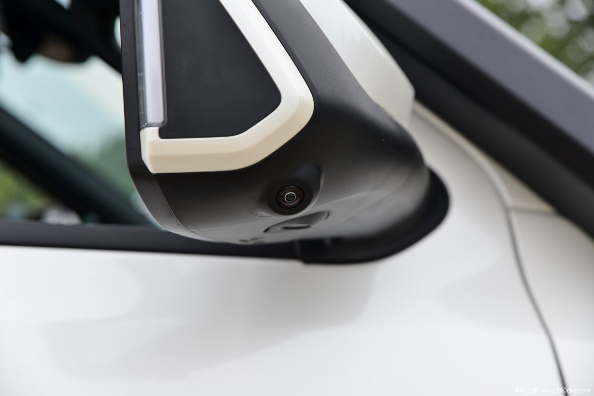 【图】江铃 大道 敢探者 无界款 2.3T柴油 177马力 自动四驱 标轴双排皮卡_实拍图片_1754861_卡车之家