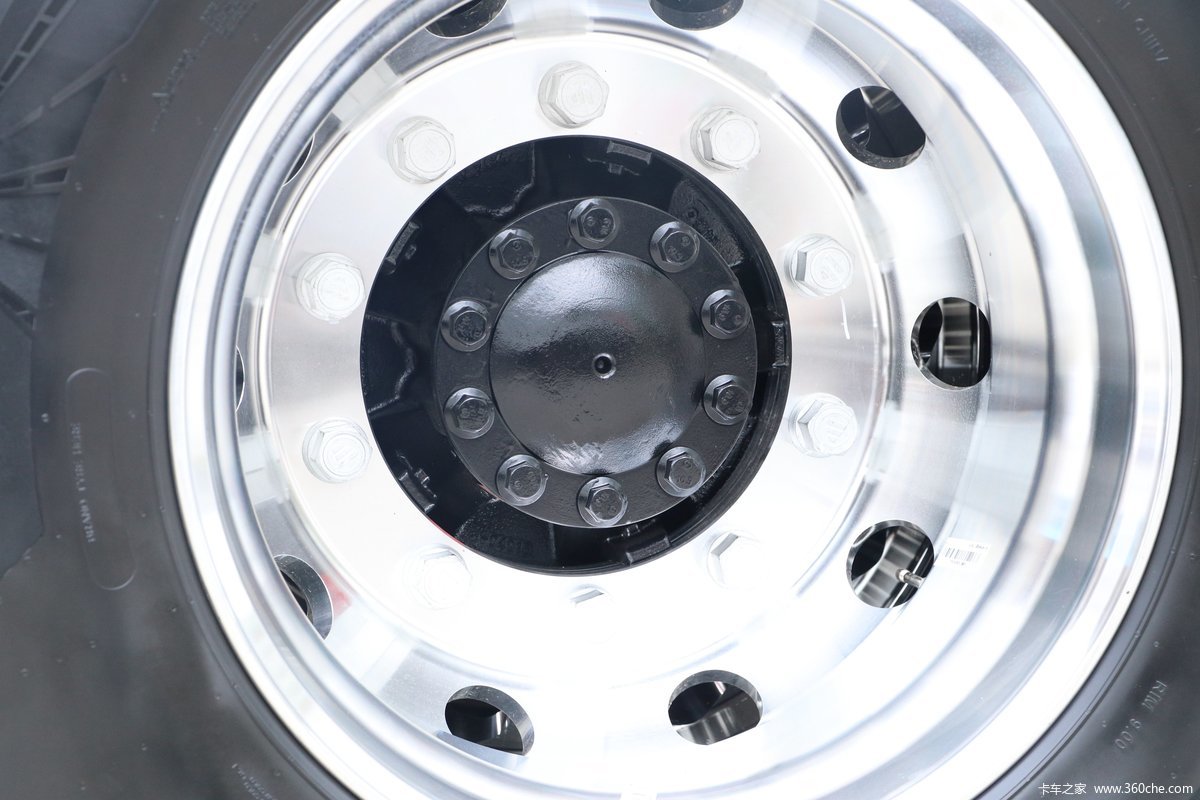 【图】福田 欧曼EST 北方版 570马力 6X4 LNG自动档牵引车(BJ4259L6DLL-05)_实拍图片_1763876_卡车之家