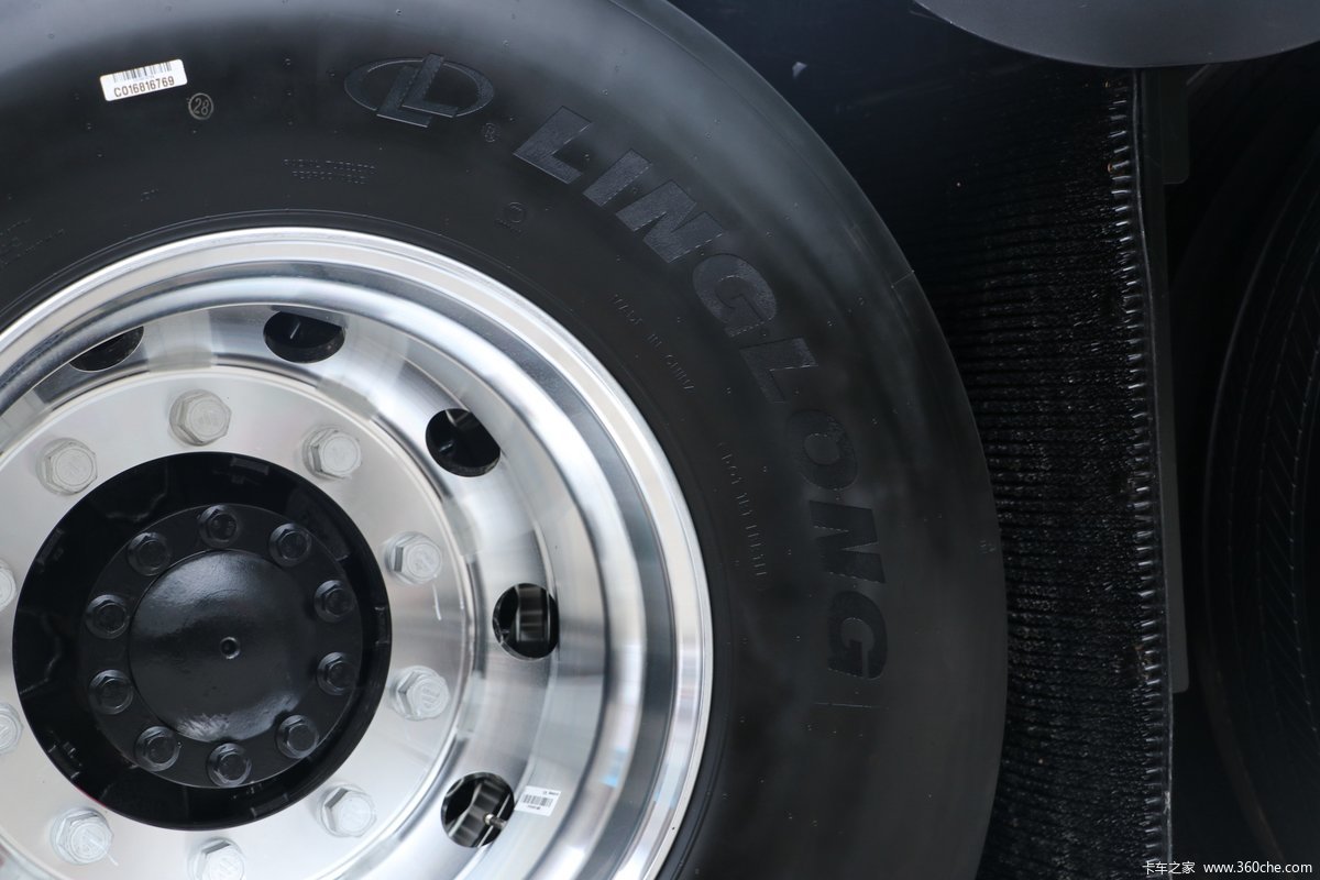 【图】福田 欧曼EST 北方版 570马力 6X4 LNG自动档牵引车(BJ4259L6DLL-05)_实拍图片_1763876_卡车之家