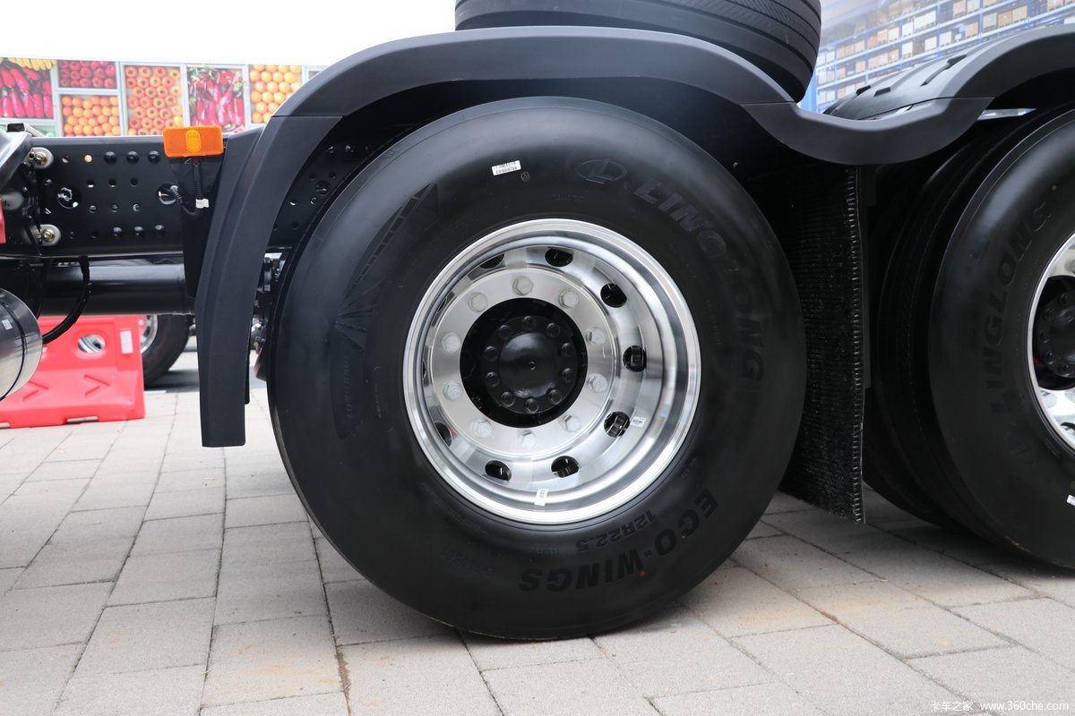 【图】福田 欧曼EST 北方版 570马力 6X4 LNG自动档牵引车(BJ4259L6DLL-05)_实拍图片_1763876_卡车之家