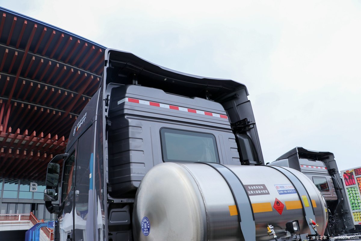 【图】福田 欧曼EST 北方版 570马力 6X4 LNG自动档牵引车(BJ4259L6DLL-05)_实拍图片_1763876_卡车之家
