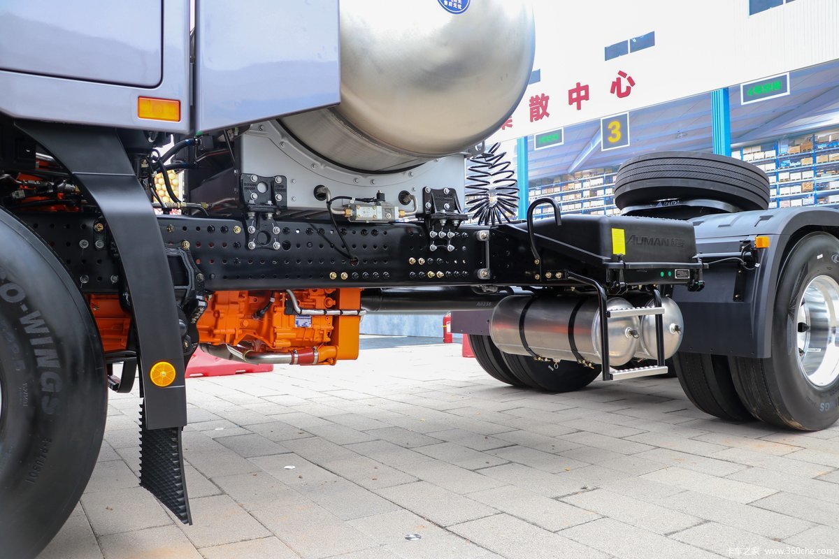 【图】福田 欧曼EST 北方版 570马力 6X4 LNG自动档牵引车(BJ4259L6DLL-05)_实拍图片_1763876_卡车之家