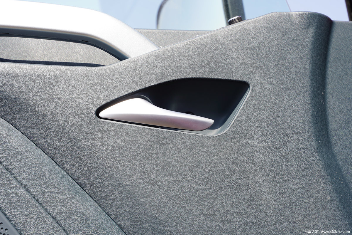 【图】东风柳汽 乘龙H5 500马力 6X4 LNG牵引车(LZ4250H7DM1)_实拍图片_1764668_卡车之家