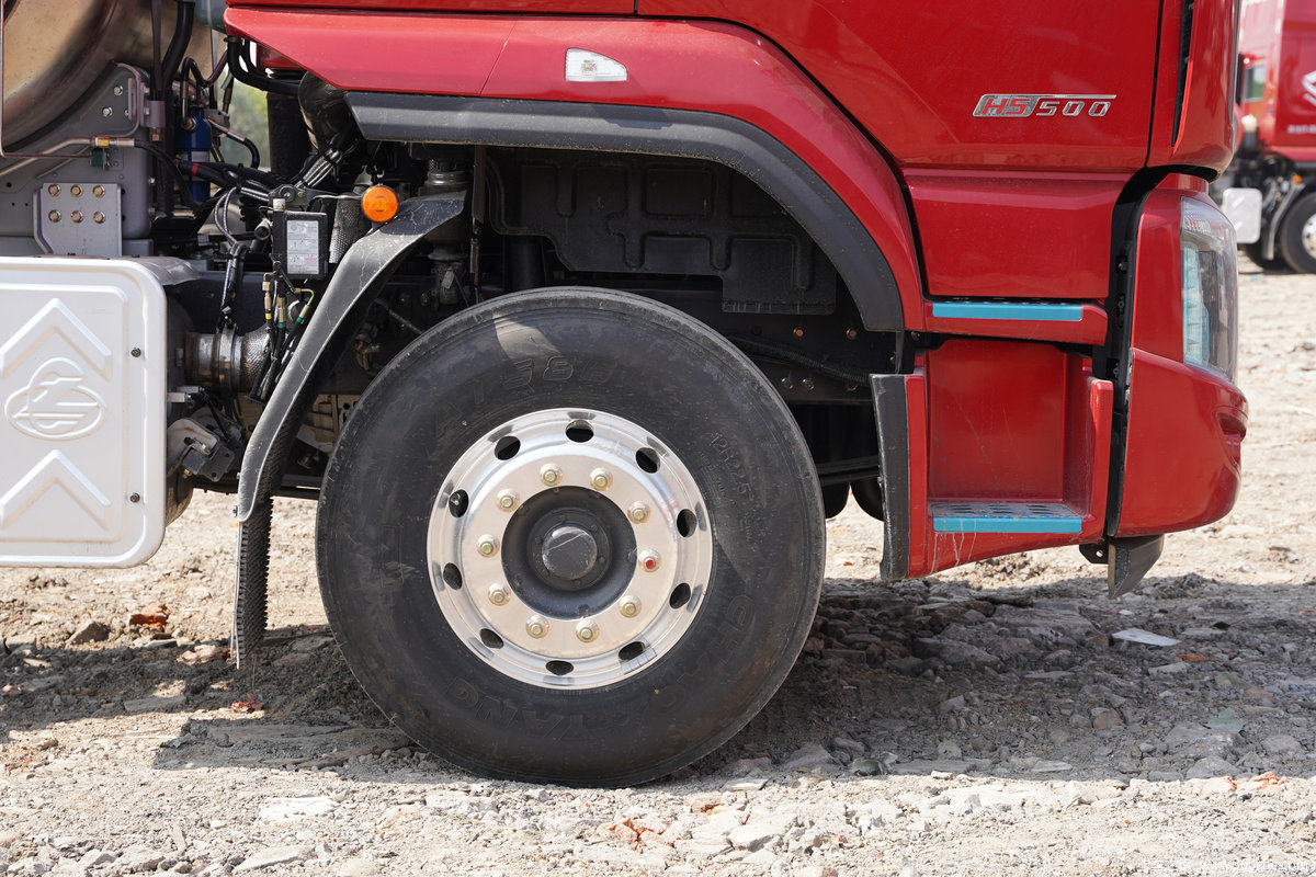 【图】东风柳汽 乘龙H5 500马力 6X4 LNG牵引车(LZ4250H7DM1)_实拍图片_1764695_卡车之家