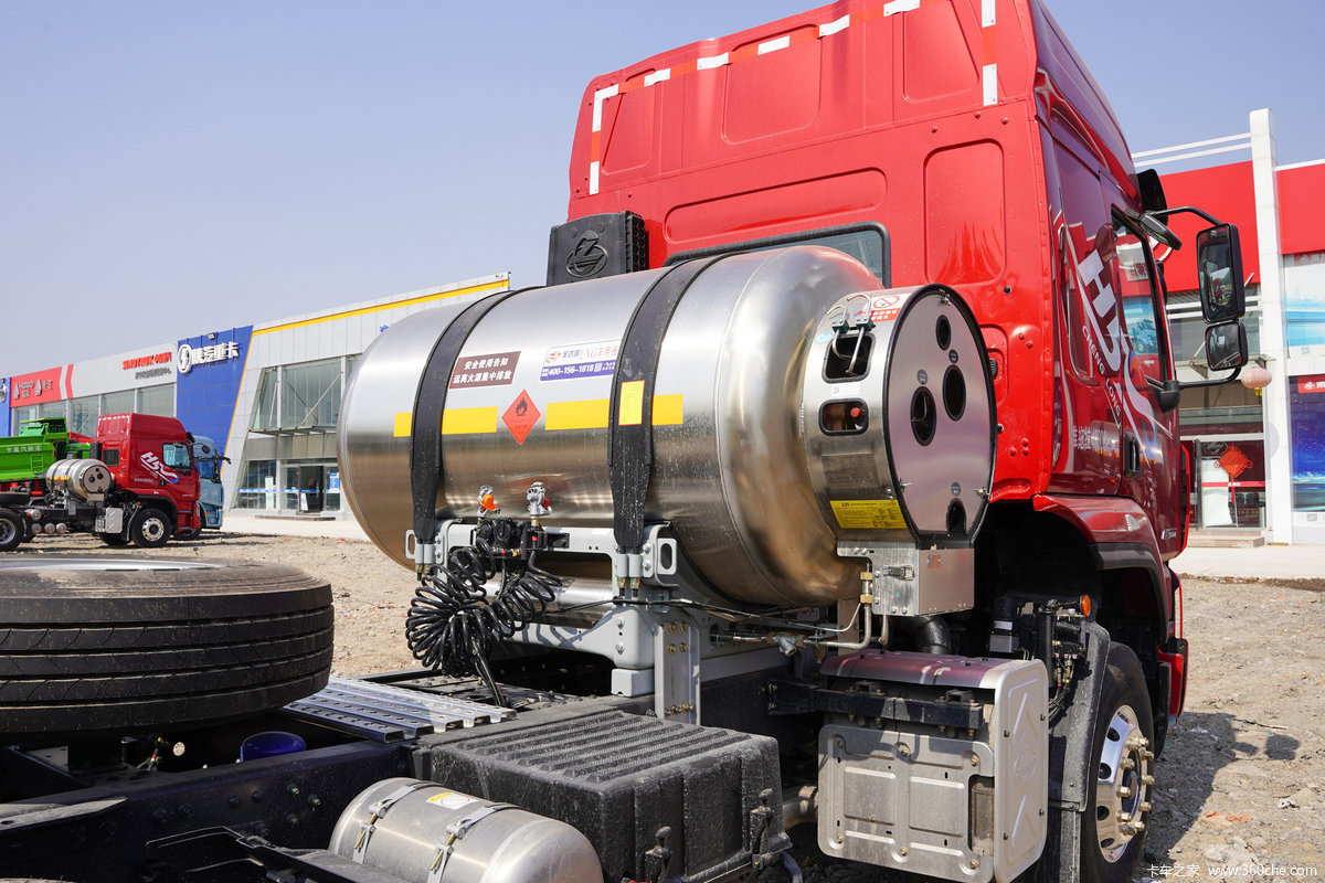 【图】东风柳汽 乘龙H5 500马力 6X4 LNG牵引车(LZ4250H7DM1)_实拍图片_1764695_卡车之家