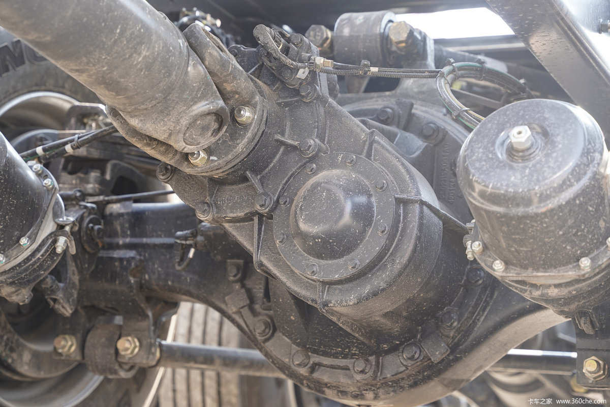 【图】东风柳汽 乘龙H5 500马力 6X4 LNG牵引车(LZ4250H7DM1)_实拍图片_1764752_卡车之家