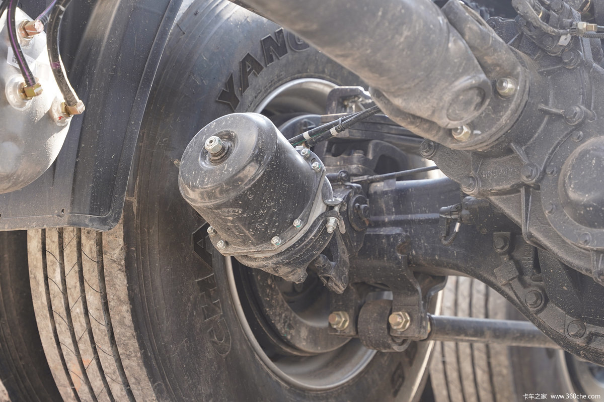 【图】东风柳汽 乘龙H5 500马力 6X4 LNG牵引车(LZ4250H7DM1)_实拍图片_1764752_卡车之家