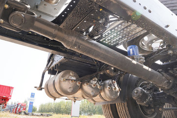 【图】东风柳汽 乘龙H5 500马力 6X4 LNG牵引车(LZ4250H7DM1)_实拍图片_1764752_卡车之家