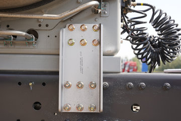 【图】东风柳汽 乘龙H5 500马力 6X4 LNG牵引车(LZ4250H7DM1)_实拍图片_1764752_卡车之家