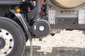 【图】东风柳汽 乘龙H5 500马力 6X4 LNG牵引车(LZ4250H7DM1)_实拍图片_1764752_卡车之家